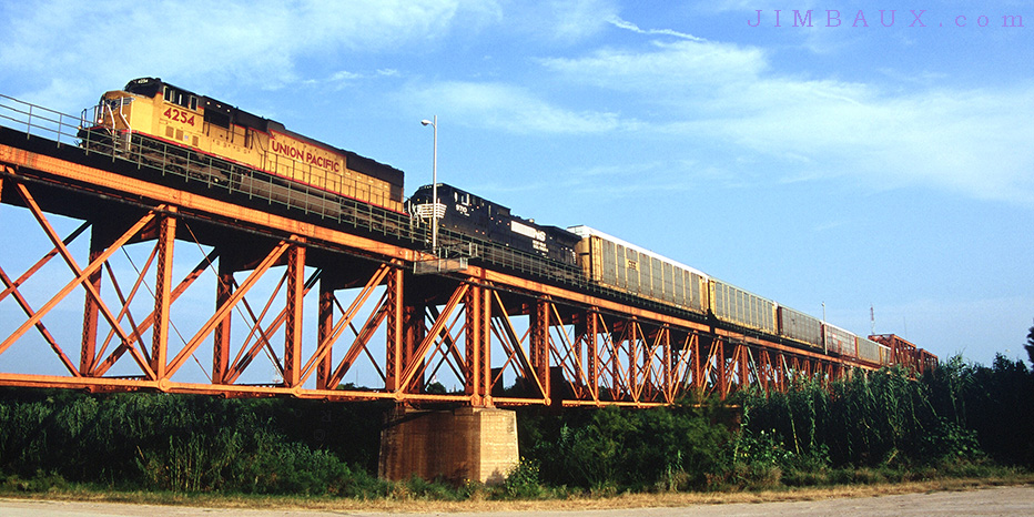 Laredo, A Gateway In Many Ways – 31 May 2004