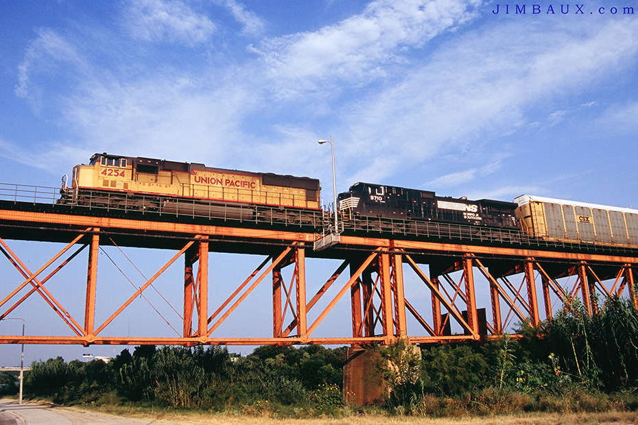 Laredo, A Gateway In Many Ways – 31 May 2004